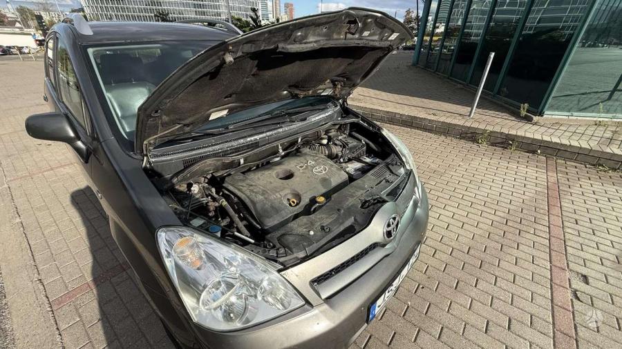 Pelēks Toyota Corolla Verso 2007 Viļņa, ar dzinēja tilpumu 2.23 L un nobraukumu 320 tūkst. km par 1650 €, foto 15 vietnē AUTOMOTO.COM.LV
