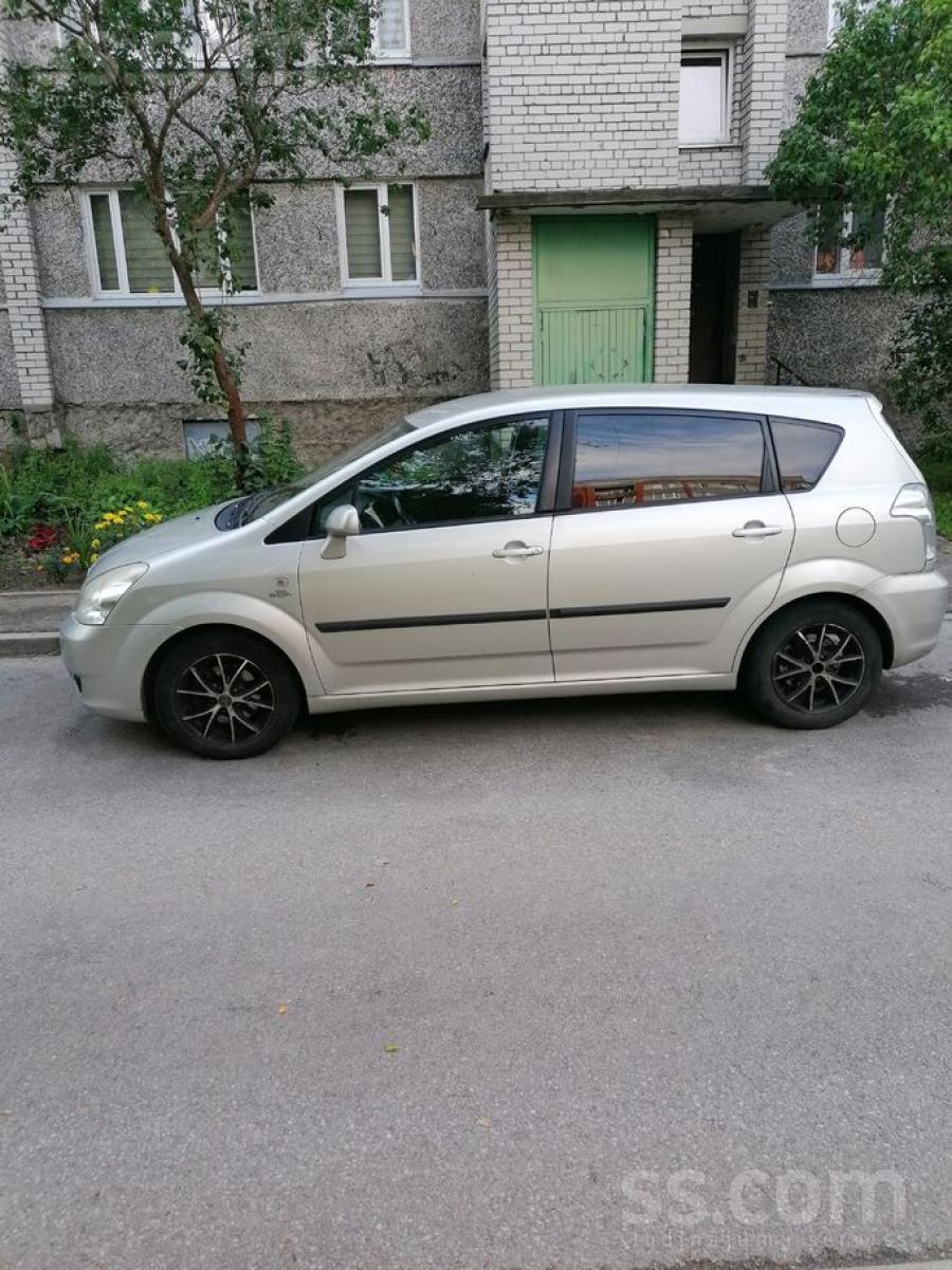 Pelēks Toyota Corolla Verso 2007 Rīga, ar dzinēja tilpumu 2.20 L un nobraukumu 297 tūkst. km par 2350 €, foto 13 vietnē AUTOMOTO.COM.LV
