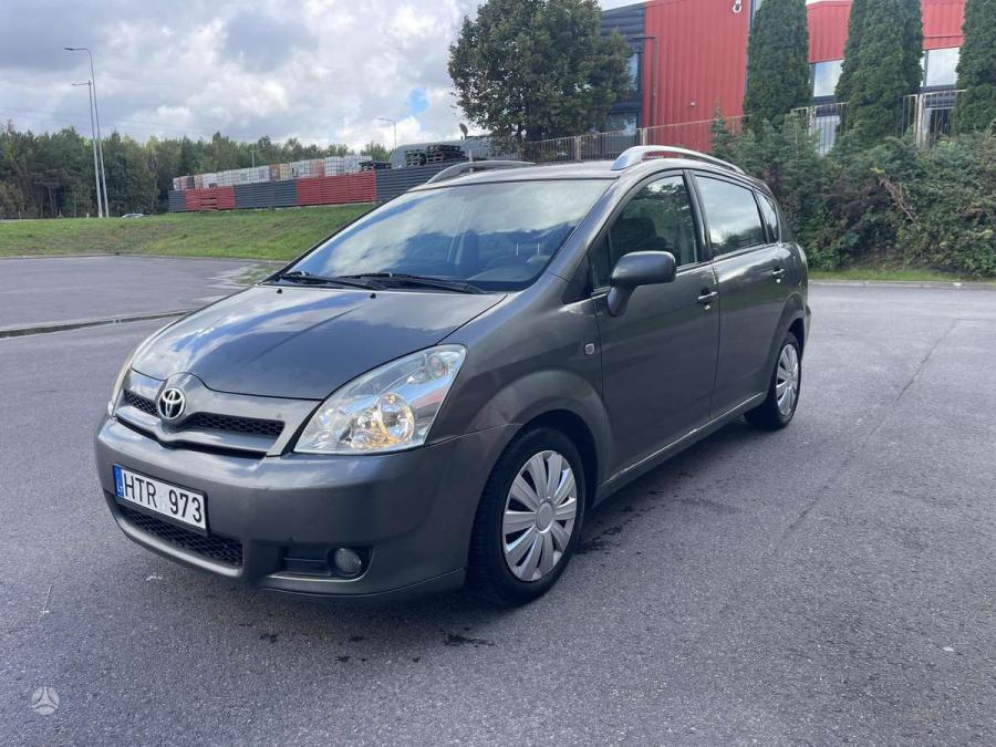 Pelēks Toyota Corolla Verso 2007 Kauņa, ar dzinēja tilpumu 2.23 L un nobraukumu 407 tūkst. km par 1650 €, foto 1 vietnē AUTOMOTO.COM.LV