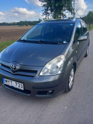 Grey Toyota Corolla Verso 2007 in Kursenai, with an engine capacity of 2.23 L and mileage of 242 thousand km for 2700 €, photo  on AUTOMOTO.COM.LV