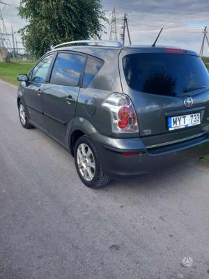 Grey Toyota Corolla Verso 2007 in Kursenai, with an engine capacity of 2.23 L and mileage of 242 thousand km for 2700 €, photo 3 on AUTOMOTO.COM.LV
