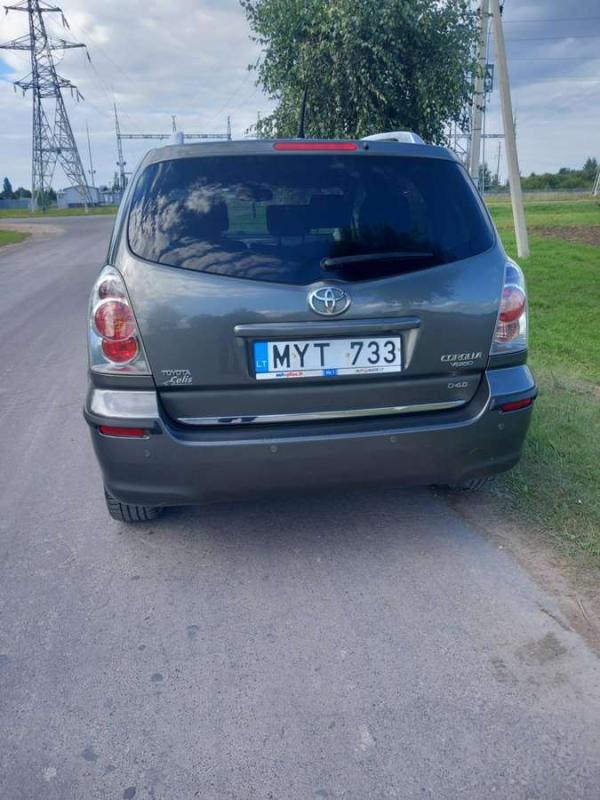 Pelēks Toyota Corolla Verso 2007 Kuršėnai, ar dzinēja tilpumu 2.23 L un nobraukumu 242 tūkst. km par 2700 €, foto 5 vietnē AUTOMOTO.COM.LV