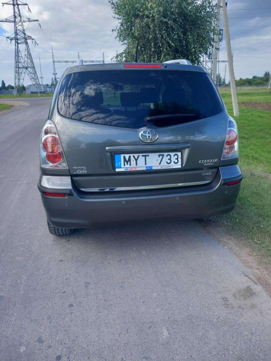 Grey Toyota Corolla Verso 2007 in Kursenai, with an engine capacity of 2.23 L and mileage of 242 thousand km for 2700 €, photo 5 on AUTOMOTO.COM.LV