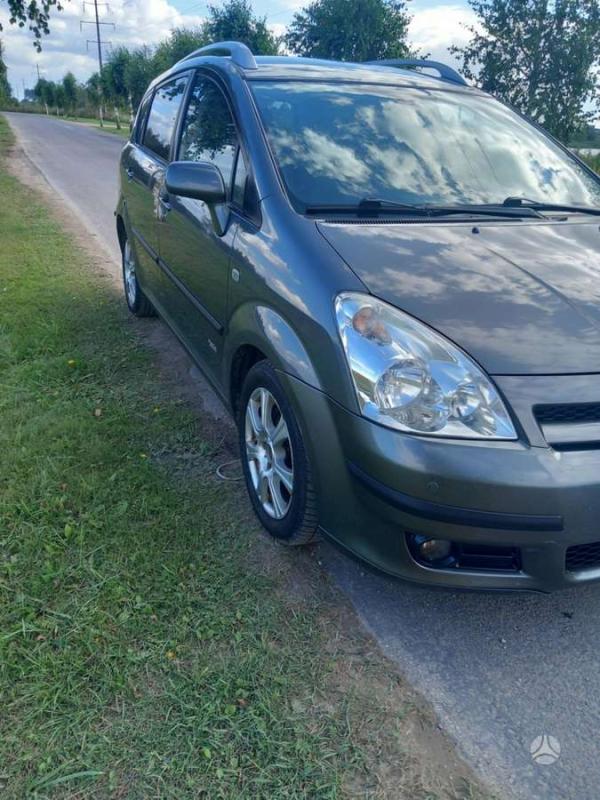 Pelēks Toyota Corolla Verso 2007 Kuršėnai, ar dzinēja tilpumu 2.23 L un nobraukumu 242 tūkst. km par 2700 €, foto 6 vietnē AUTOMOTO.COM.LV