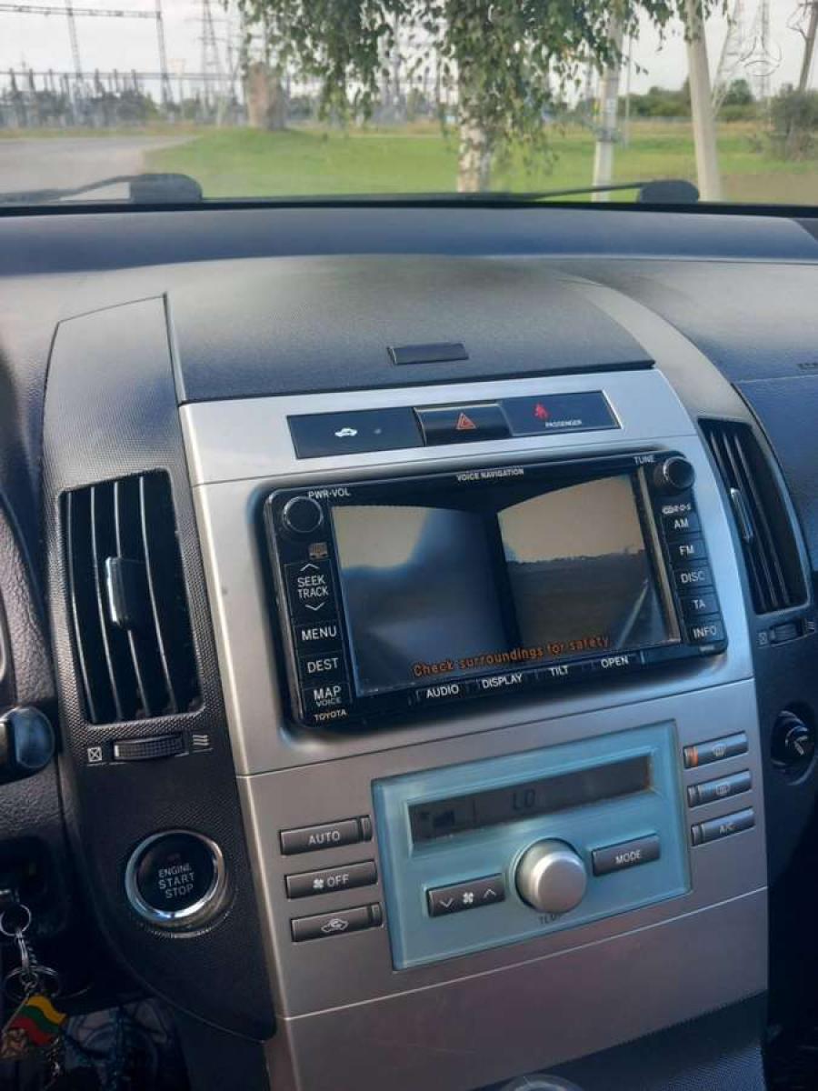 Grey Toyota Corolla Verso 2007 in Kursenai, with an engine capacity of 2.23 L and mileage of 242 thousand km for 2700 €, photo 7 on AUTOMOTO.COM.LV