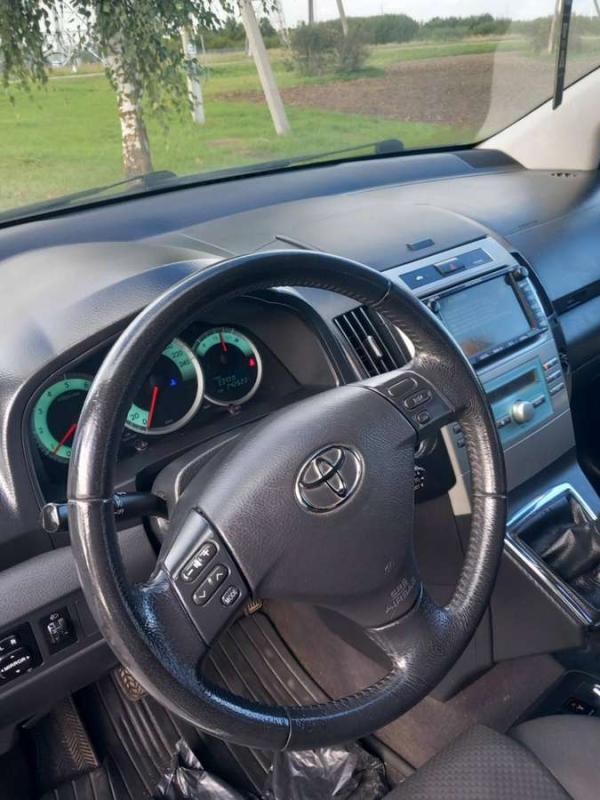 Pelēks Toyota Corolla Verso 2007 Kuršėnai, ar dzinēja tilpumu 2.23 L un nobraukumu 242 tūkst. km par 2700 €, foto 8 vietnē AUTOMOTO.COM.LV