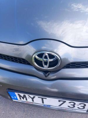 Grey Toyota Corolla Verso 2007 in Kursenai, with an engine capacity of 2.23 L and mileage of 242 thousand km for 2700 €, photo 11 on AUTOMOTO.COM.LV