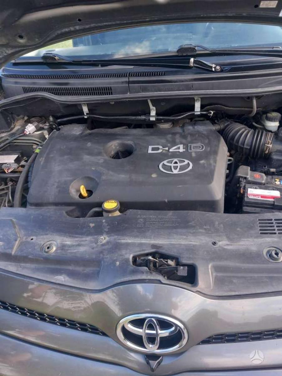 Grey Toyota Corolla Verso 2007 in Kursenai, with an engine capacity of 2.23 L and mileage of 242 thousand km for 2700 €, photo 12 on AUTOMOTO.COM.LV