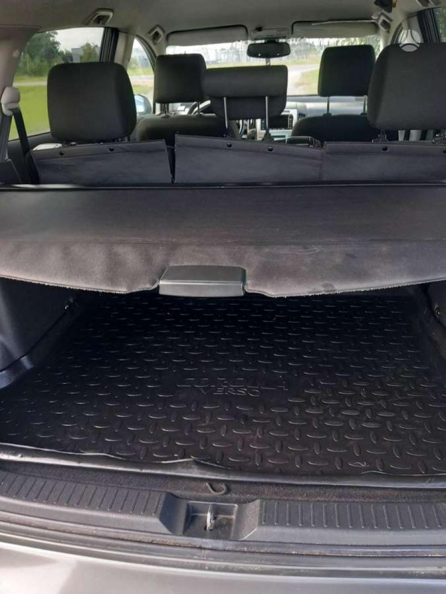 Grey Toyota Corolla Verso 2007 in Kursenai, with an engine capacity of 2.23 L and mileage of 242 thousand km for 2700 €, photo 13 on AUTOMOTO.COM.LV