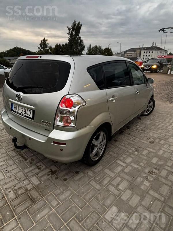 Pelēks Toyota Corolla Verso 2007 Rēzekne, ar dzinēja tilpumu 2.20 L un nobraukumu 340 tūkst. km par 1100 €, foto 6 vietnē AUTOMOTO.COM.LV