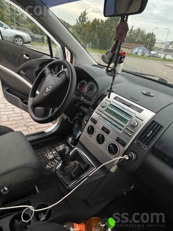 Pelēks Toyota Corolla Verso 2007 Rēzekne, ar dzinēja tilpumu 2.20 L un nobraukumu 340 tūkst. km par 1100 €, foto 8 vietnē AUTOMOTO.COM.LV