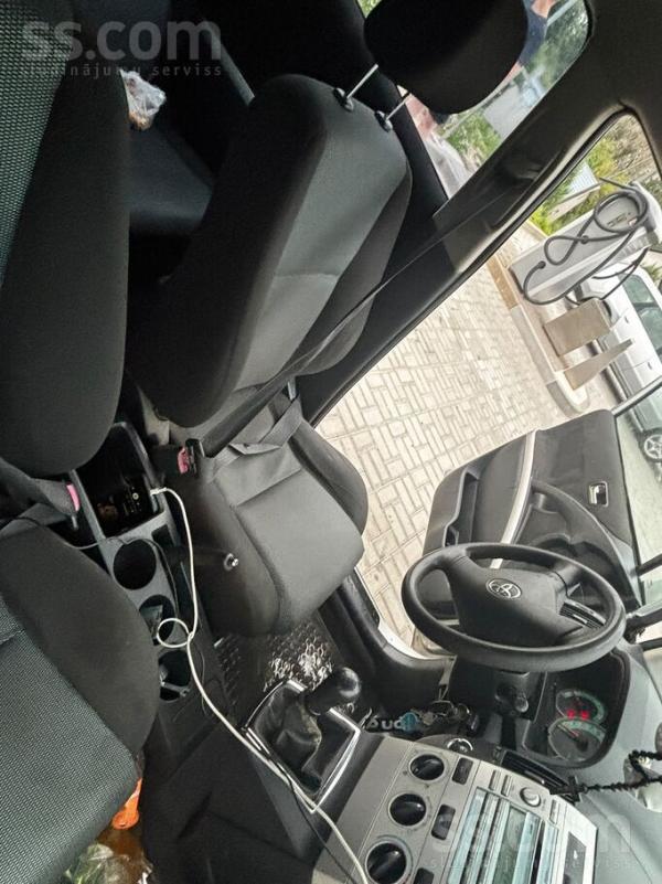 Pelēks Toyota Corolla Verso 2007 Rēzekne, ar dzinēja tilpumu 2.20 L un nobraukumu 340 tūkst. km par 1100 €, foto 10 vietnē AUTOMOTO.COM.LV
