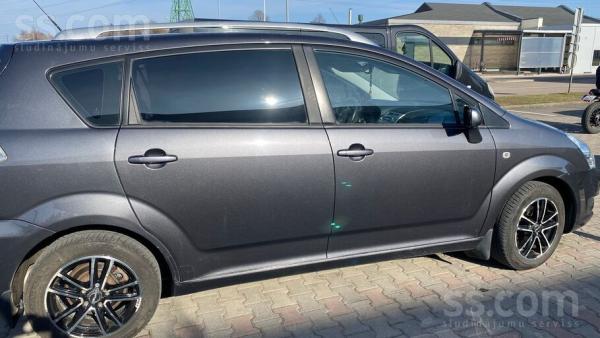 Toyota Corolla Verso 2007 Liepāja vietnē Pelēks Toyota Corolla Verso 2007 Liepāja, ar dzinēja tilpumu 1.80 L un nobraukumu 170 tūkst. km par 3800 €, foto 1 vietnē AUTOMOTO.COM.LV