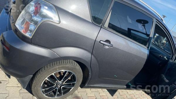 Toyota Corolla Verso 2007 Liepāja vietnē Pelēks Toyota Corolla Verso 2007 Liepāja, ar dzinēja tilpumu 1.80 L un nobraukumu 170 tūkst. km par 3800 €, foto 3 vietnē AUTOMOTO.COM.LV