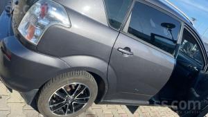 Pelēks Toyota Corolla Verso 2007 Liepāja, ar dzinēja tilpumu 1.80 L un nobraukumu 170 tūkst. km par 3800 €, foto 3 vietnē AUTOMOTO.COM.LV