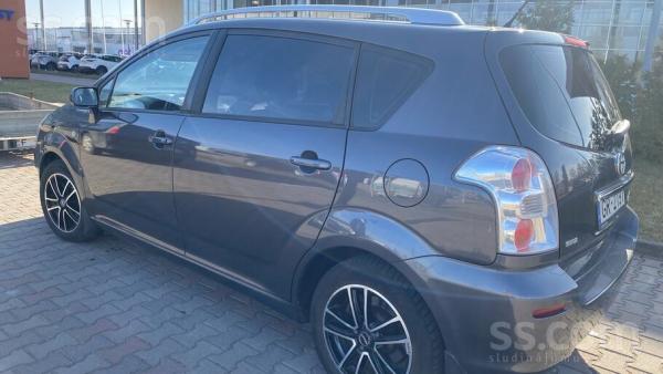Toyota Corolla Verso 2007 Liepāja vietnē Pelēks Toyota Corolla Verso 2007 Liepāja, ar dzinēja tilpumu 1.80 L un nobraukumu 170 tūkst. km par 3800 €, foto 5 vietnē AUTOMOTO.COM.LV