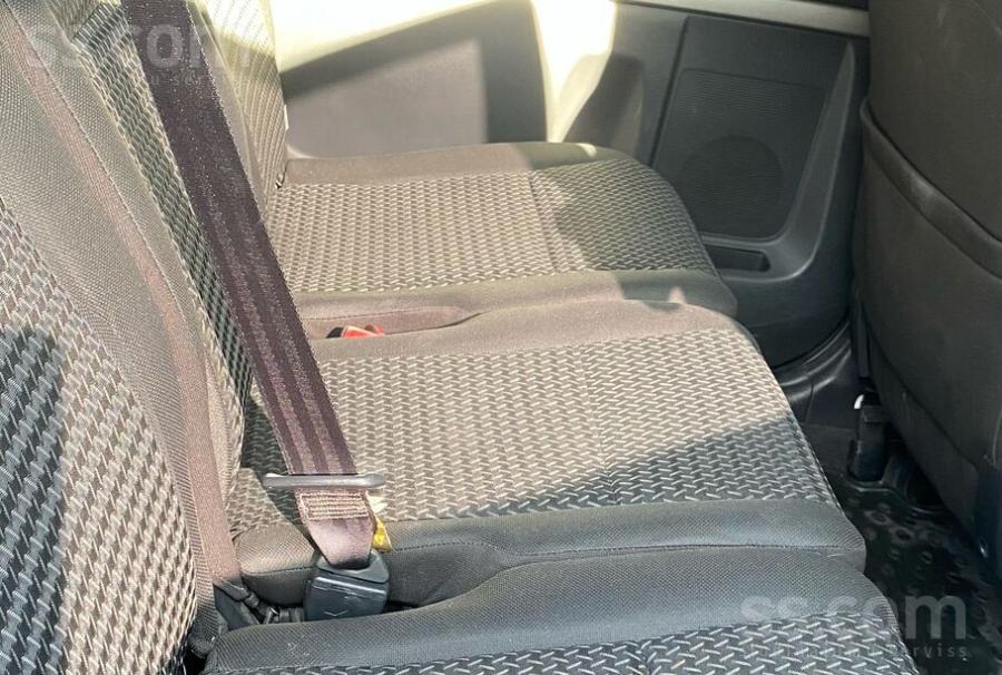 Pelēks Toyota Corolla Verso 2007 Liepāja, ar dzinēja tilpumu 1.80 L un nobraukumu 170 tūkst. km par 3800 €, foto 8 vietnē AUTOMOTO.COM.LV