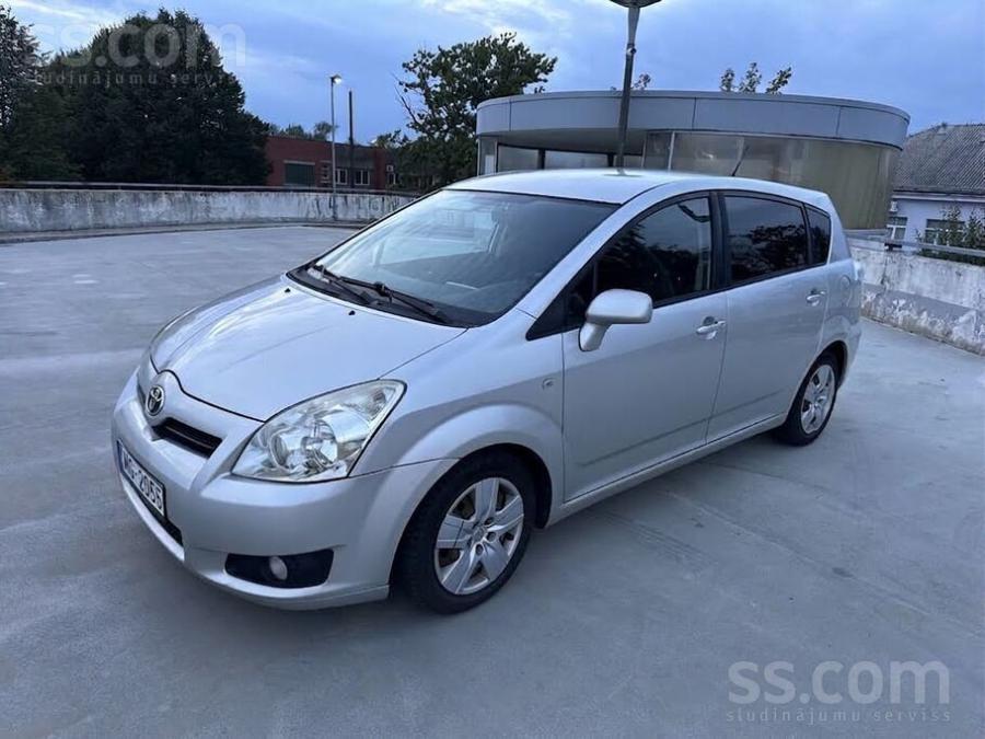 Pelēks Toyota Corolla Verso 2007 Rīga, ar dzinēja tilpumu 2.20 L un nobraukumu 408 tūkst. km par 1795 €, foto 1 vietnē AUTOMOTO.COM.LV