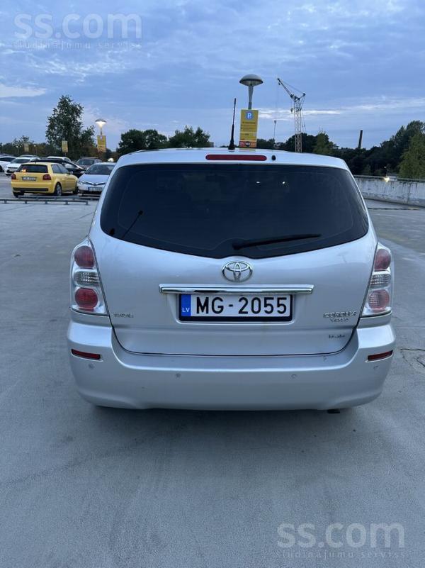 Pelēks Toyota Corolla Verso 2007 Rīga, ar dzinēja tilpumu 2.20 L un nobraukumu 408 tūkst. km par 1795 €, foto 4 vietnē AUTOMOTO.COM.LV