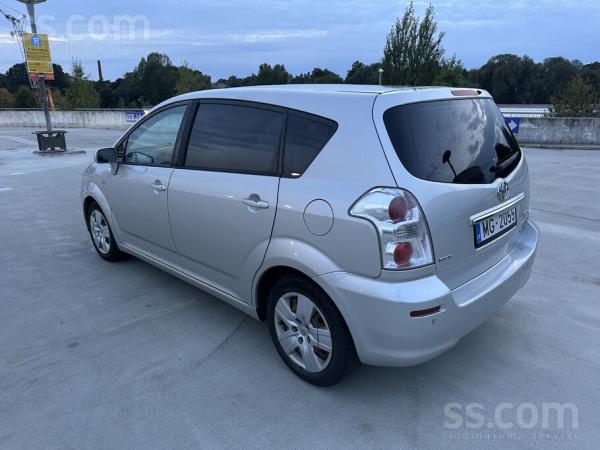 Pelēks Toyota Corolla Verso 2007 Rīga, ar dzinēja tilpumu 2.20 L un nobraukumu 408 tūkst. km par 1795 €, foto 5 vietnē AUTOMOTO.COM.LV