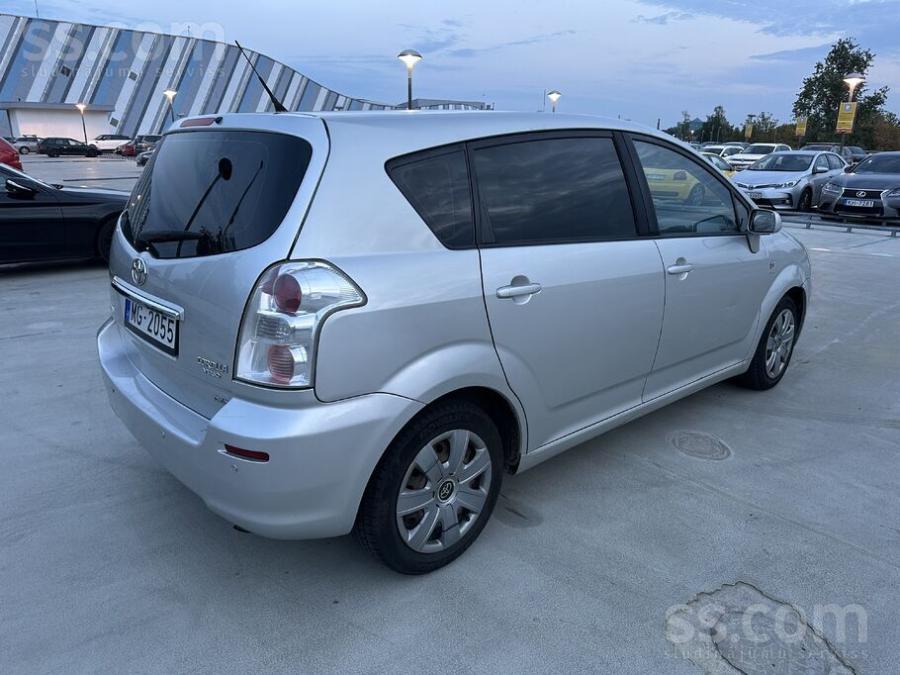 Pelēks Toyota Corolla Verso 2007 Rīga, ar dzinēja tilpumu 2.20 L un nobraukumu 408 tūkst. km par 1795 €, foto 6 vietnē AUTOMOTO.COM.LV