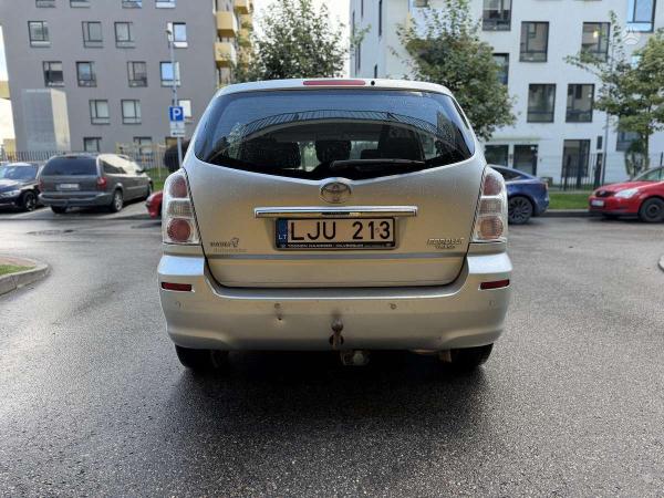Pelēks Toyota Corolla Verso 2007 Viļņa, ar dzinēja tilpumu 1.79 L un nobraukumu 295 tūkst. km par 1950 €, foto 6 vietnē AUTOMOTO.COM.LV