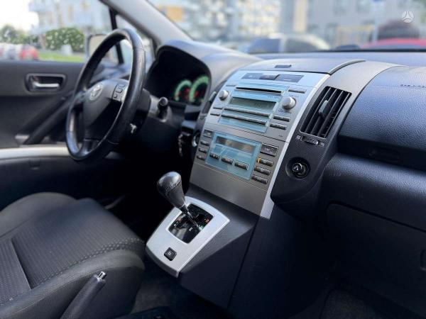 Pelēks Toyota Corolla Verso 2007 Viļņa, ar dzinēja tilpumu 1.79 L un nobraukumu 295 tūkst. km par 1950 €, foto 8 vietnē AUTOMOTO.COM.LV