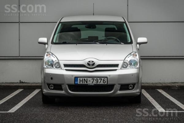 Pelēks Toyota Corolla Verso 2007 Rīga, ar dzinēja tilpumu 2.20 L un nobraukumu 308 tūkst. km par 2490 €, foto 3 vietnē AUTOMOTO.COM.LV