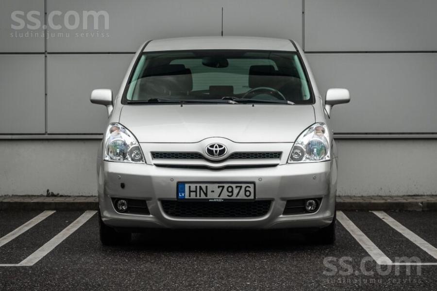 Pelēks Toyota Corolla Verso 2007 Rīga, ar dzinēja tilpumu 2.20 L un nobraukumu 308 tūkst. km par 2490 €, foto 3 vietnē AUTOMOTO.COM.LV
