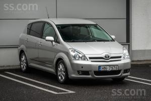 Pelēks Toyota Corolla Verso 2007 Rīga, ar dzinēja tilpumu 2.20 L un nobraukumu 308 tūkst. km par 2490 €, foto 4 vietnē AUTOMOTO.COM.LV