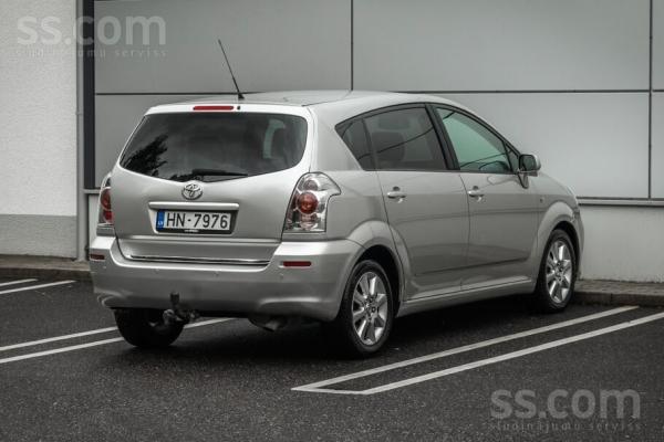 Pelēks Toyota Corolla Verso 2007 Rīga, ar dzinēja tilpumu 2.20 L un nobraukumu 308 tūkst. km par 2490 €, foto 5 vietnē AUTOMOTO.COM.LV