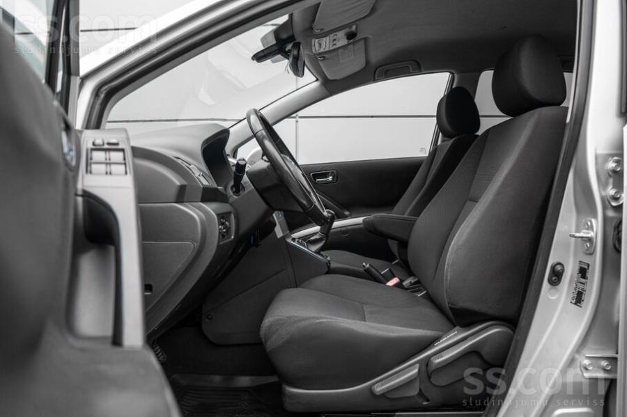 Pelēks Toyota Corolla Verso 2007 Rīga, ar dzinēja tilpumu 2.20 L un nobraukumu 308 tūkst. km par 2490 €, foto 8 vietnē AUTOMOTO.COM.LV