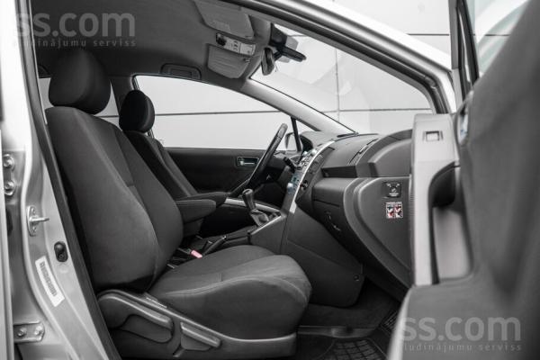 Pelēks Toyota Corolla Verso 2007 Rīga, ar dzinēja tilpumu 2.20 L un nobraukumu 308 tūkst. km par 2490 €, foto 9 vietnē AUTOMOTO.COM.LV