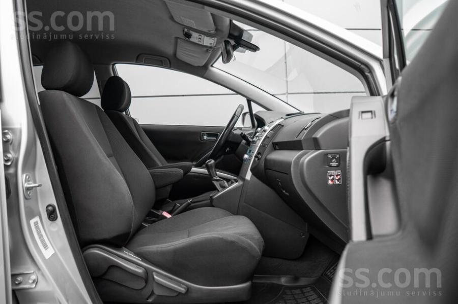 Pelēks Toyota Corolla Verso 2007 Rīga, ar dzinēja tilpumu 2.20 L un nobraukumu 308 tūkst. km par 2490 €, foto 9 vietnē AUTOMOTO.COM.LV