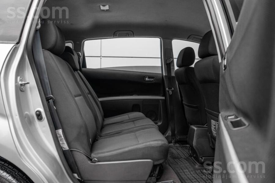 Pelēks Toyota Corolla Verso 2007 Rīga, ar dzinēja tilpumu 2.20 L un nobraukumu 308 tūkst. km par 2490 €, foto 11 vietnē AUTOMOTO.COM.LV