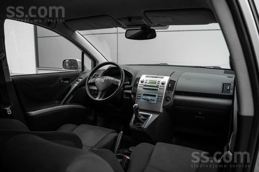 Pelēks Toyota Corolla Verso 2007 Rīga, ar dzinēja tilpumu 2.20 L un nobraukumu 308 tūkst. km par 2490 €, foto 12 vietnē AUTOMOTO.COM.LV