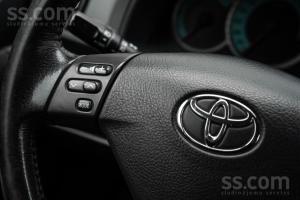 Pelēks Toyota Corolla Verso 2007 Rīga, ar dzinēja tilpumu 2.20 L un nobraukumu 308 tūkst. km par 2490 €, foto 14 vietnē AUTOMOTO.COM.LV