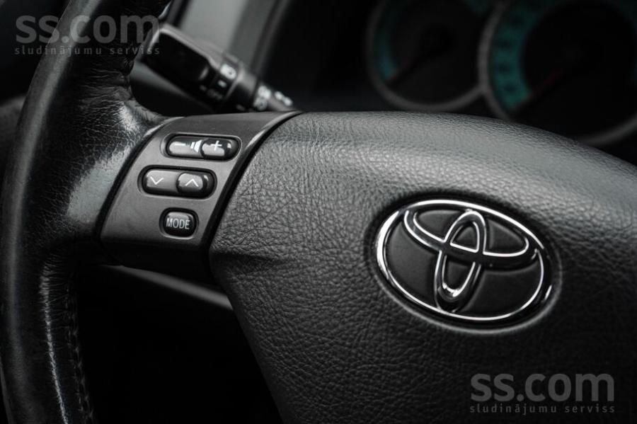 Pelēks Toyota Corolla Verso 2007 Rīga, ar dzinēja tilpumu 2.20 L un nobraukumu 308 tūkst. km par 2490 €, foto 14 vietnē AUTOMOTO.COM.LV