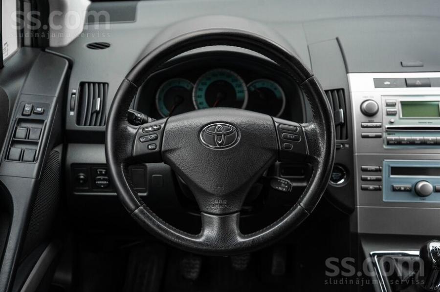 Pelēks Toyota Corolla Verso 2007 Rīga, ar dzinēja tilpumu 2.20 L un nobraukumu 308 tūkst. km par 2490 €, foto 15 vietnē AUTOMOTO.COM.LV
