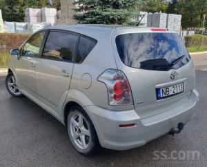 Grey Toyota Corolla Verso 2007 in Jelgava, with an engine capacity of 2.20 L and mileage of 292 thousand km for 1450 €, photo 3 on AUTOMOTO.COM.LV