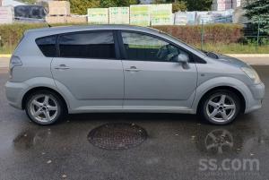 Grey Toyota Corolla Verso 2007 in Jelgava, with an engine capacity of 2.20 L and mileage of 292 thousand km for 1450 €, photo 5 on AUTOMOTO.COM.LV