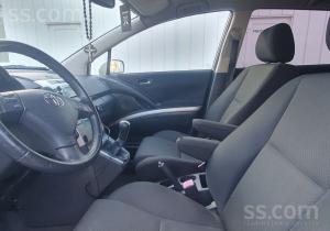 Grey Toyota Corolla Verso 2007 in Jelgava, with an engine capacity of 2.20 L and mileage of 292 thousand km for 1450 €, photo 12 on AUTOMOTO.COM.LV