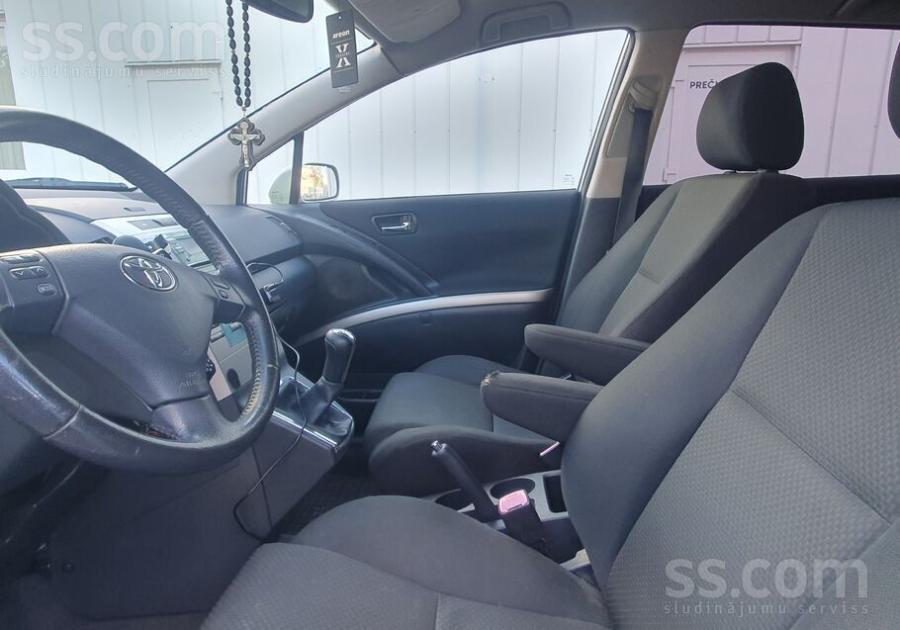 Grey Toyota Corolla Verso 2007 in Jelgava, with an engine capacity of 2.20 L and mileage of 292 thousand km for 1450 €, photo 12 on AUTOMOTO.COM.LV