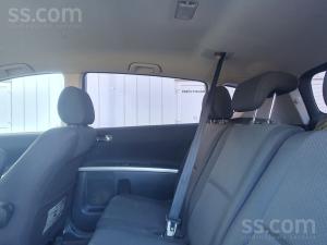 Grey Toyota Corolla Verso 2007 in Jelgava, with an engine capacity of 2.20 L and mileage of 292 thousand km for 1450 €, photo 14 on AUTOMOTO.COM.LV