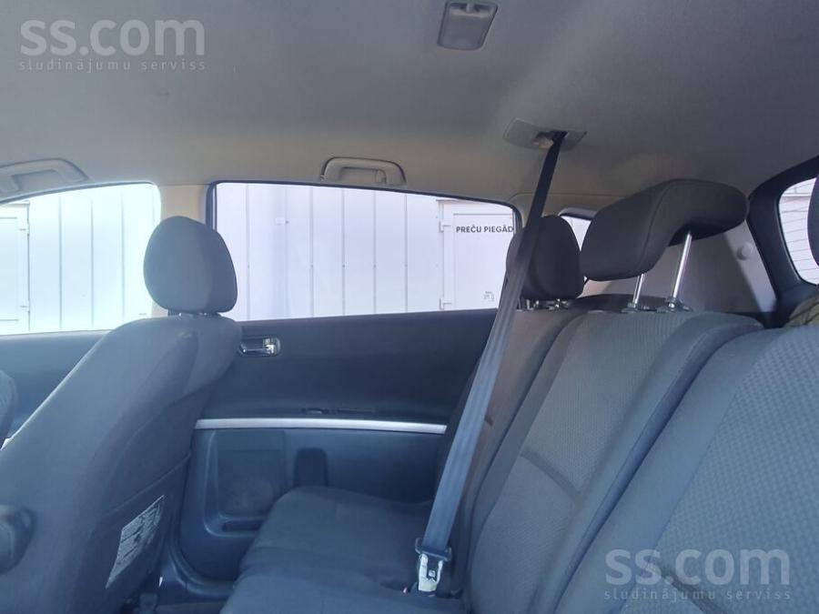 Grey Toyota Corolla Verso 2007 in Jelgava, with an engine capacity of 2.20 L and mileage of 292 thousand km for 1450 €, photo 14 on AUTOMOTO.COM.LV