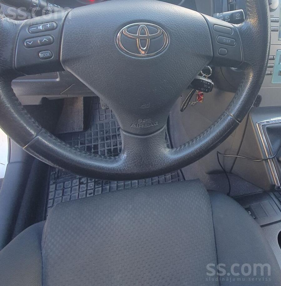 Grey Toyota Corolla Verso 2007 in Jelgava, with an engine capacity of 2.20 L and mileage of 292 thousand km for 1450 €, photo 16 on AUTOMOTO.COM.LV
