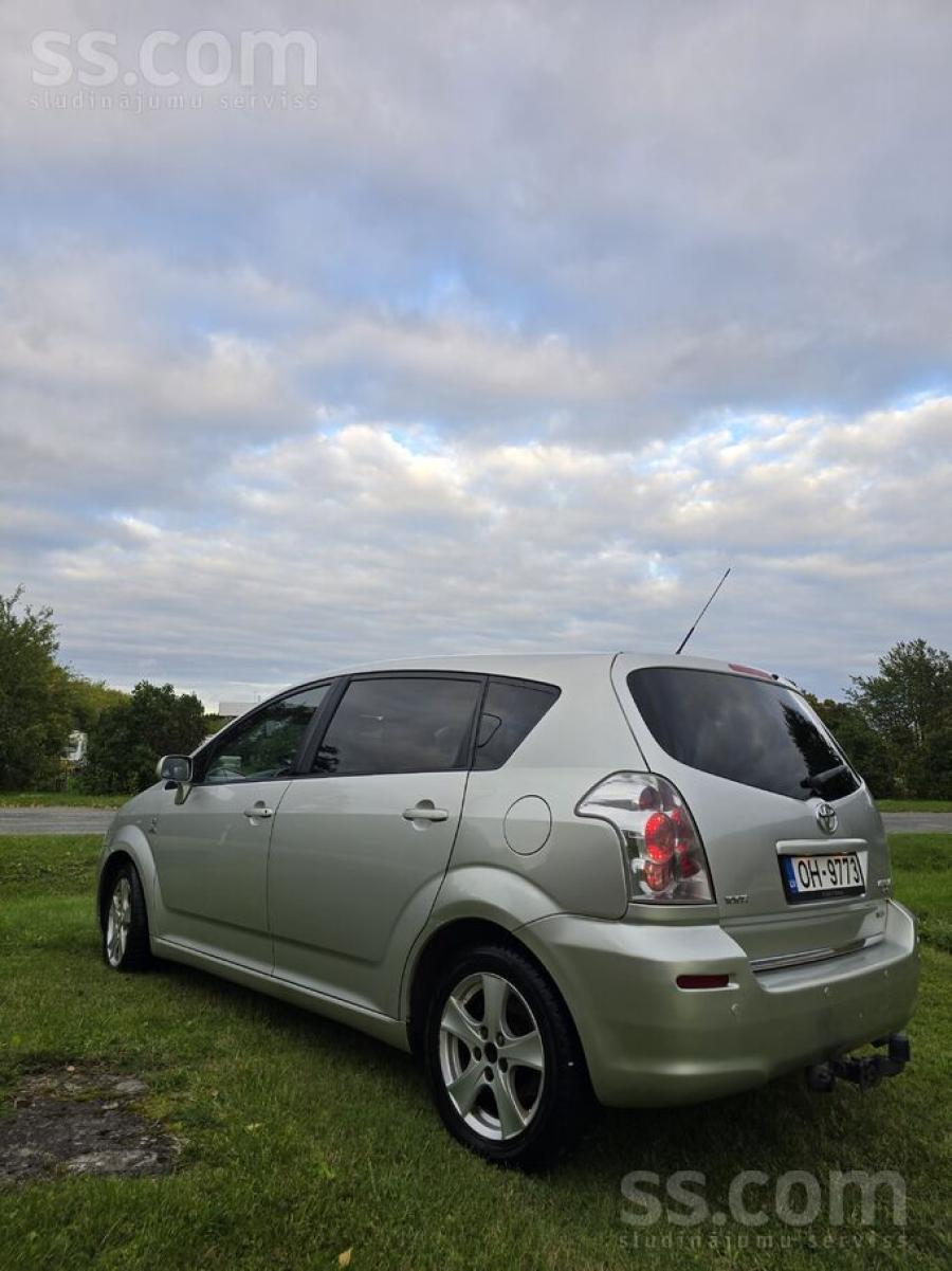 Grey Toyota Corolla Verso 2007 in Dobele, with an engine capacity of 2.20 L and mileage of 354 thousand km for 2700 €, photo 12 on AUTOMOTO.COM.LV