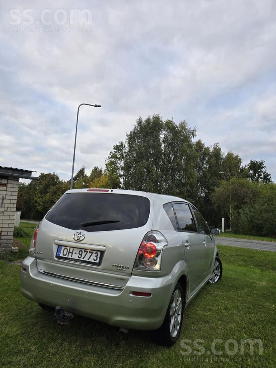 Grey Toyota Corolla Verso 2007 in Dobele, with an engine capacity of 2.20 L and mileage of 354 thousand km for 2700 €, photo 13 on AUTOMOTO.COM.LV
