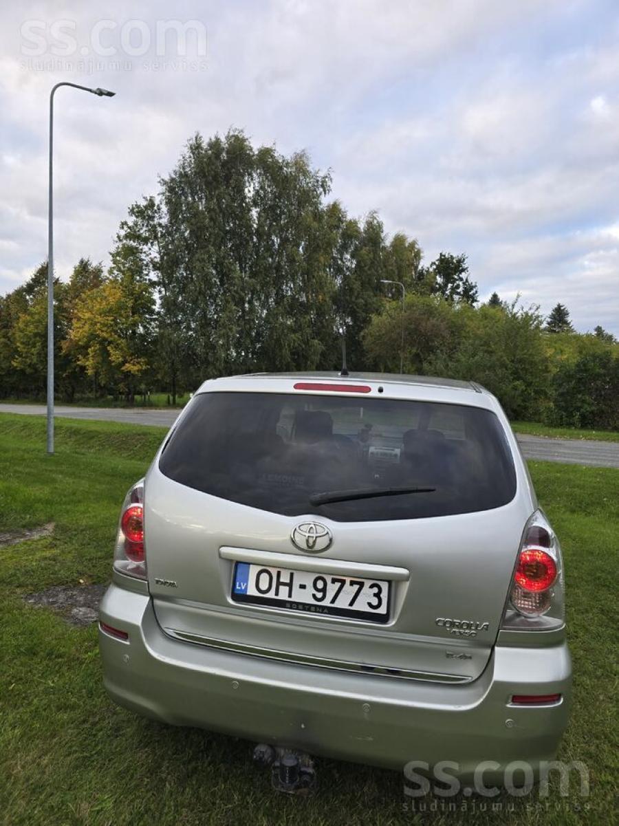 Grey Toyota Corolla Verso 2007 in Dobele, with an engine capacity of 2.20 L and mileage of 354 thousand km for 2700 €, photo 14 on AUTOMOTO.COM.LV