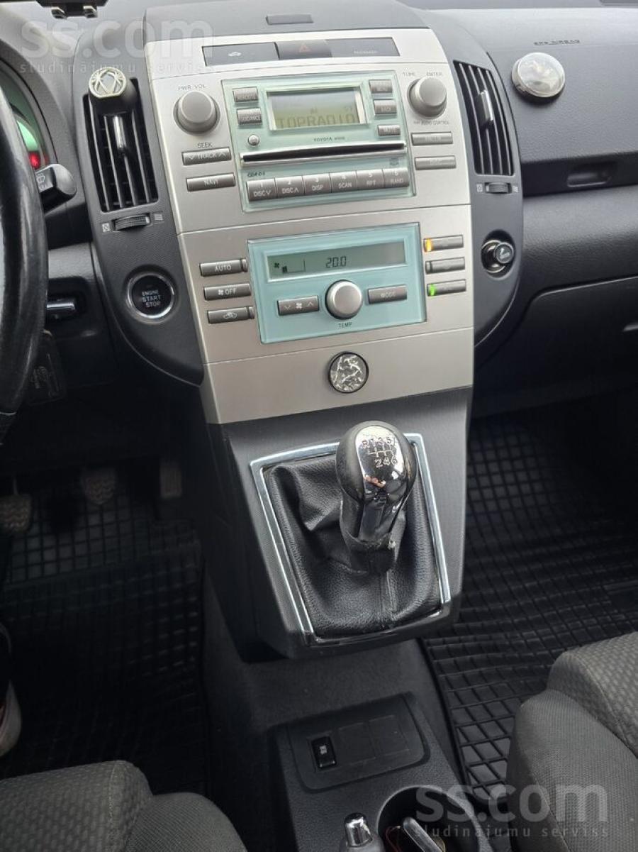 Pelēks Toyota Corolla Verso 2007 Dobele, ar dzinēja tilpumu 2.20 L un nobraukumu 354 tūkst. km par 2700 €, foto 5 vietnē AUTOMOTO.COM.LV